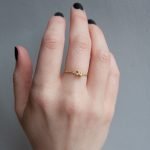 Diamond-eyed snail ring by Lene Vibe - NEWTWIST